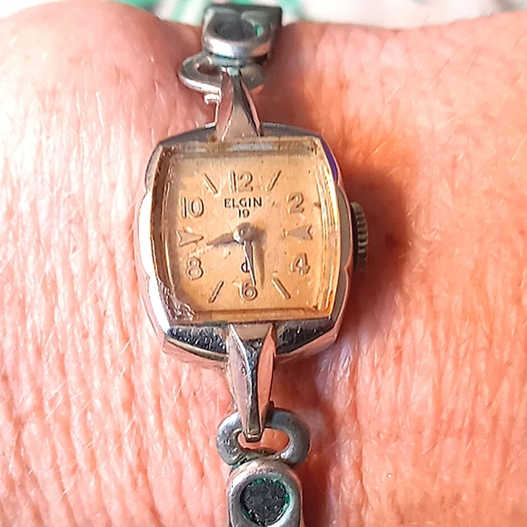 Johnstons of Elgin | Jewelry | Vintage Elgin Silver And Suede Watch ...